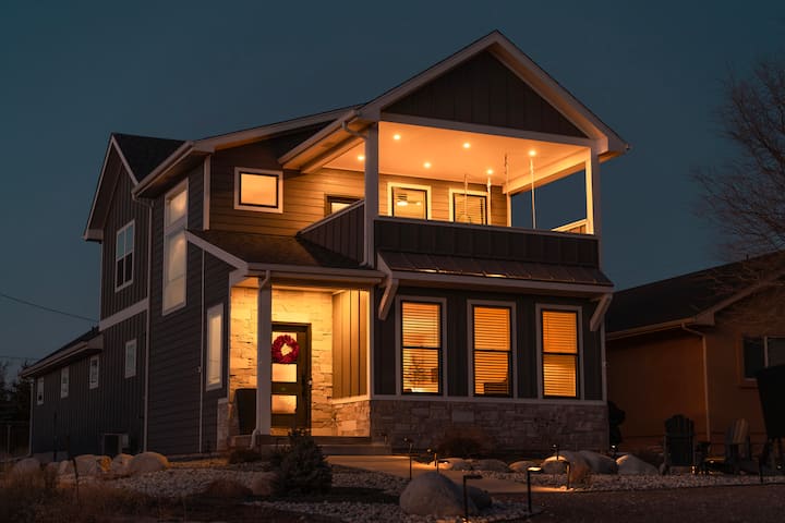 Cozy Home, Spectacular Views, Walk To Downtown - Monument Lake, Monument