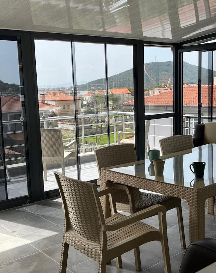 Bahçeli Teraslı çAtı Katı Huzurlu Tatil Isteyenler - Ayvalık