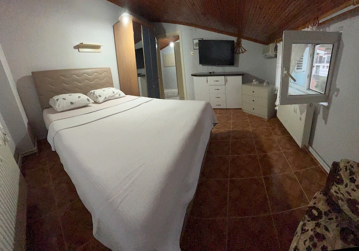 Bahçeli Teraslı çAtı Katı Huzurlu Tatil Isteyenler - Ayvalık