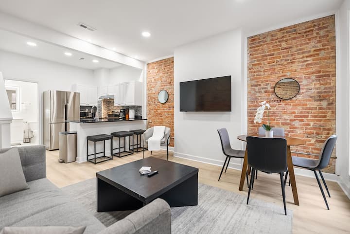 Luxury, Pro Cleaned, Three Bedroom In Logan Circle - Washington, D.C.