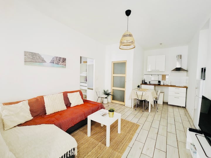 Bel Appartement T2  Avec Une Cour Verdoyante - Marseille