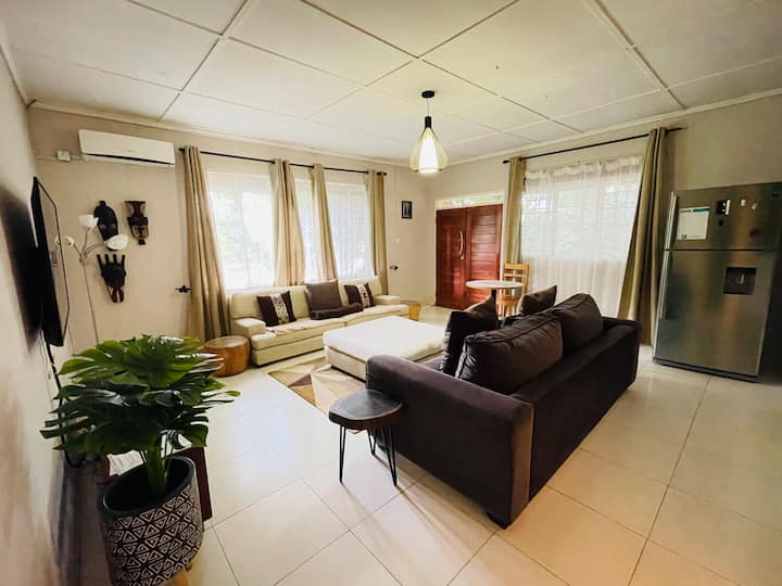 South-side Home|serene Country Cottage|solarbackup - Lusaka