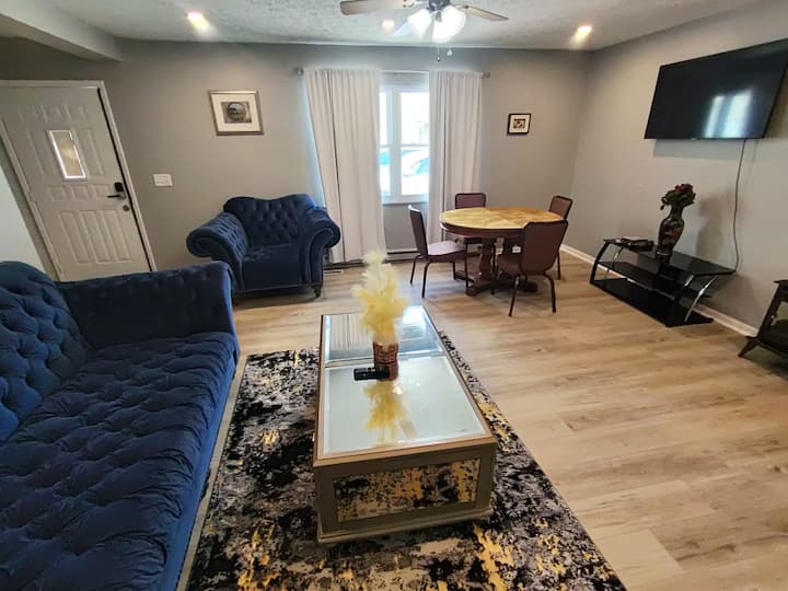 Lovely 2-bedroom Rental Unit With Free Parking - Grove City, OH