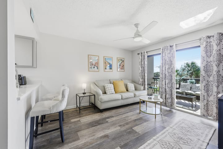 Lovely 1 Bedroom With Pool - Walk To Beach! - St. Augustine Beach, FL