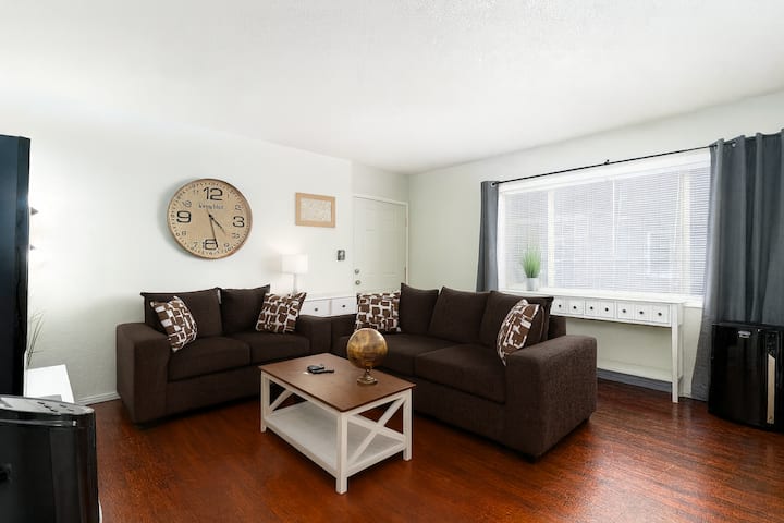 #2 Spacious 2br • Near Dtla •Beaches •Free Parking - Downey, CA