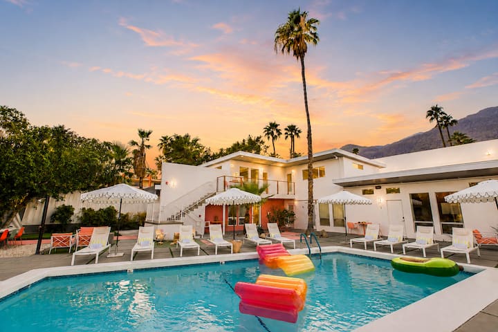 Sleeps 30 | 9 Units | Pool + Jacuzzi + Firepit - Palm Springs, CA