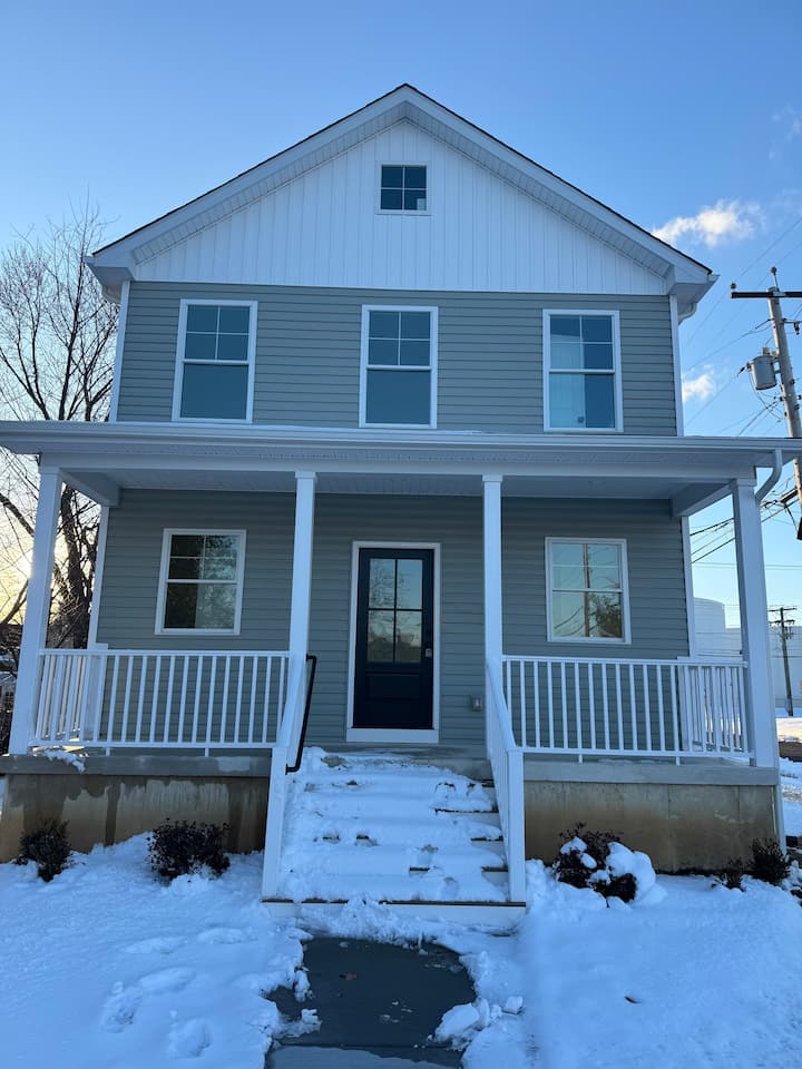 Modern 3br Home • Free Parking • 10 Min To Phl - Chester, PA