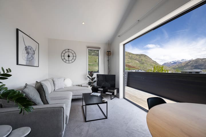 Entire Elevated 2 Bedroom Apartment Mountain Views - Queenstown, New Zealand