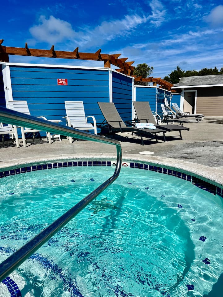 Cozy ~ Partial Ocean View ~ Hot Tub ~ Ev Charger! - Twin Harbors State Park, Westport