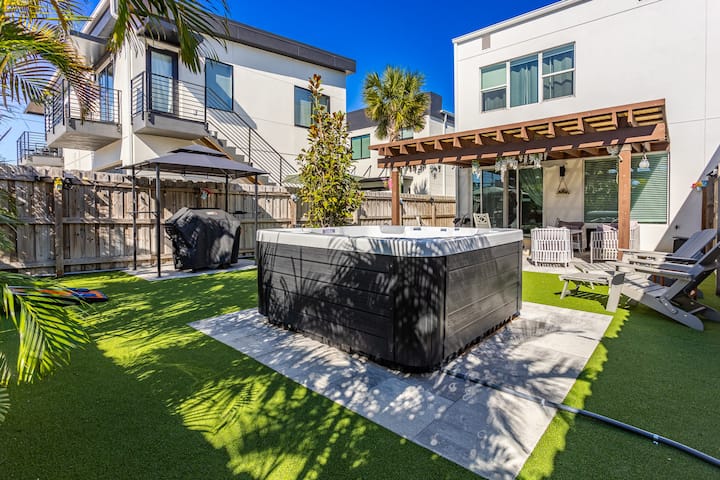 46 Jet Hot Tub| Downtown Artsy Modern Cozy Home - Tampa, FL