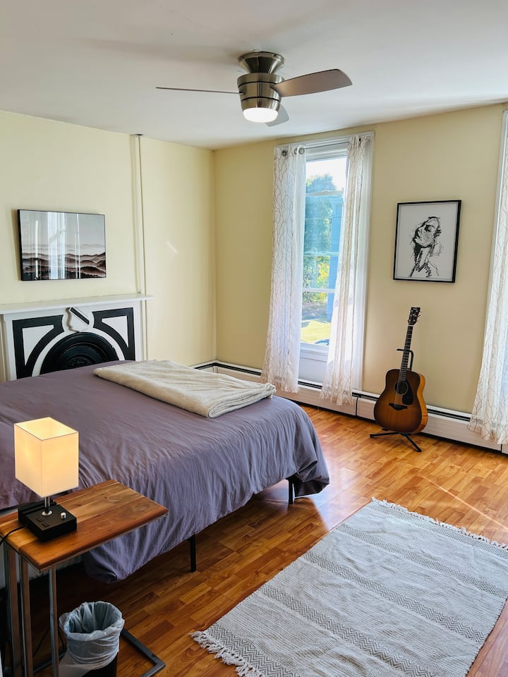 Spacious Suburban Sanctuary - Troy, NY