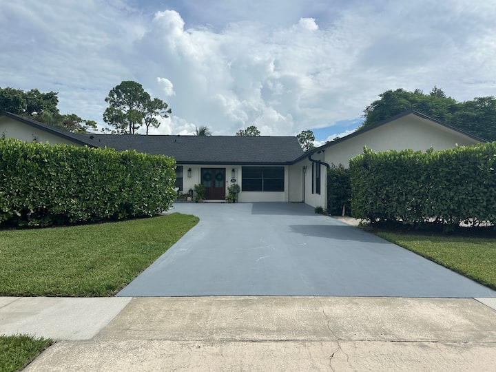Strausshaus - 4 Bedroom Home With Spacious Yard - Royal Palm Beach, FL