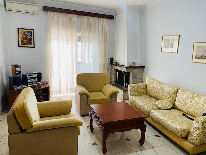 Downtown 2br. Scenic Balconies Ac/wifi. - Tirana