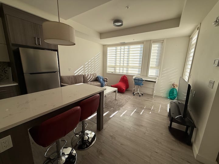 Bright Streetfront 1-bedroom | Prime 14th Street . - Calgary