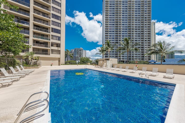 Ocean View 1 Bed Condo W/ Ac, 1 Parking, & Kitchen - ホノルル
