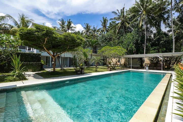 Private 4 Bedroom Villa - Candidasa Beach View - Sidemen