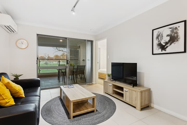 Modern Parkview Apt | Free Wifi & Parking Included - Perth