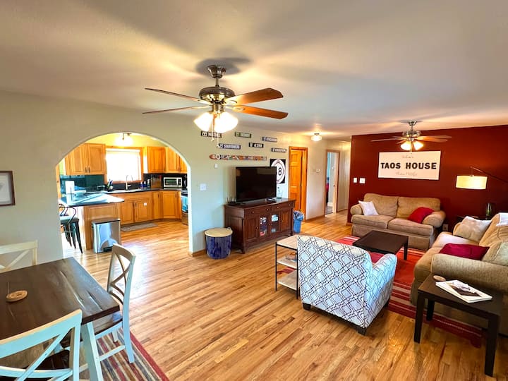 Spacious 4br Hondo Mesa Home With Mountain Views - University of New Mexico, San Cristobal