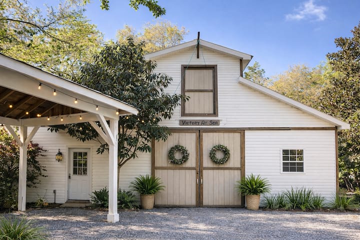 Pet-friendly Coastal Barn Retreat W/ Private Yard! - Wrightsville Beach, NC