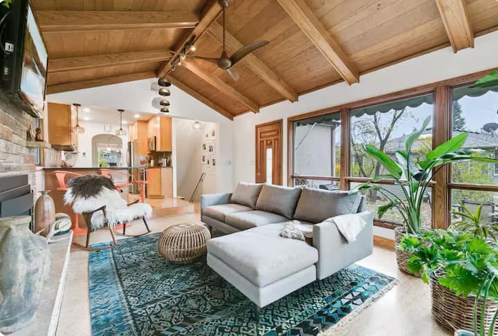 Walk To Cedar Lake/hot Tub/ Private Yard/cozy - Minneapolis, MN