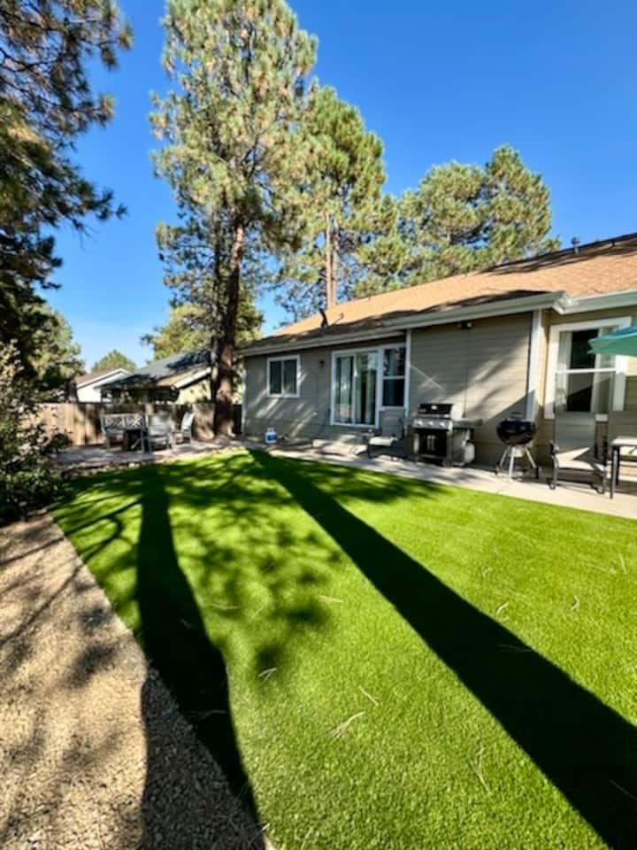 Game Room & A/c!  Cheerful 4 Br W/ Beautiful Yard! - Flagstaff