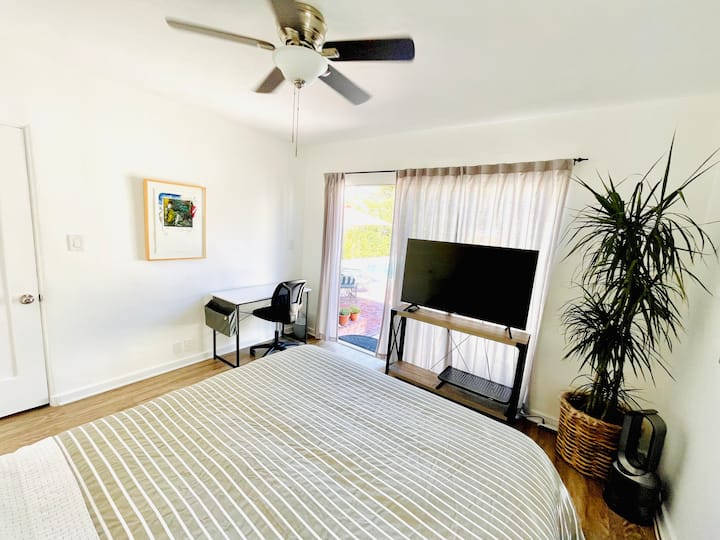 Amazing Location/bedroom Facing Pool & Jacuzzi - Culver City, CA