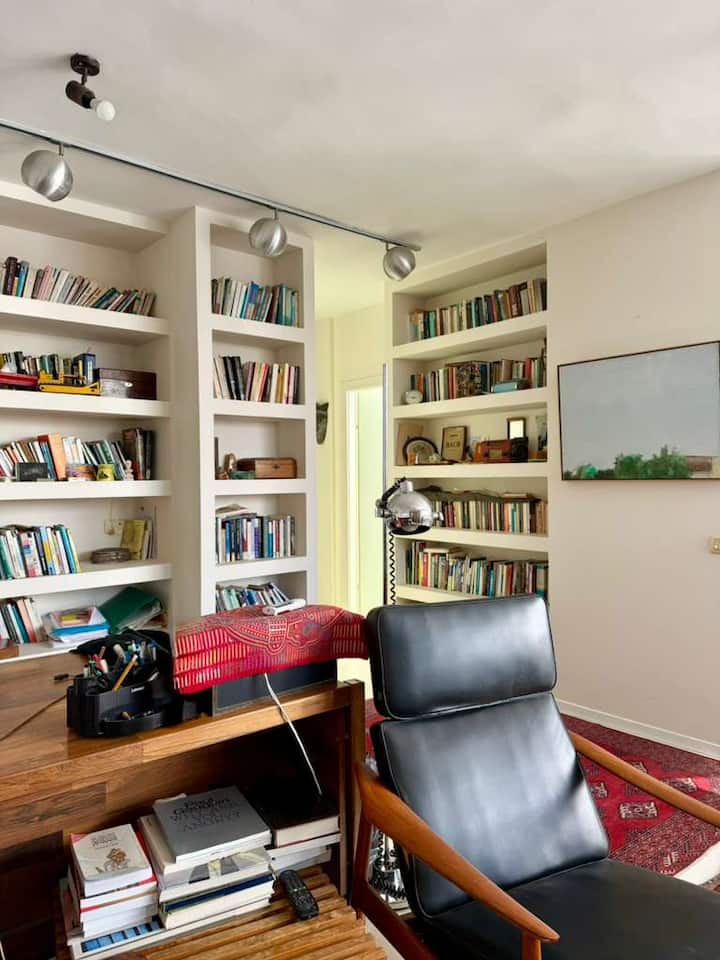 Sixth Floor Apartment Rabin Square, Calm, Views - Tel Aviv-Yafo