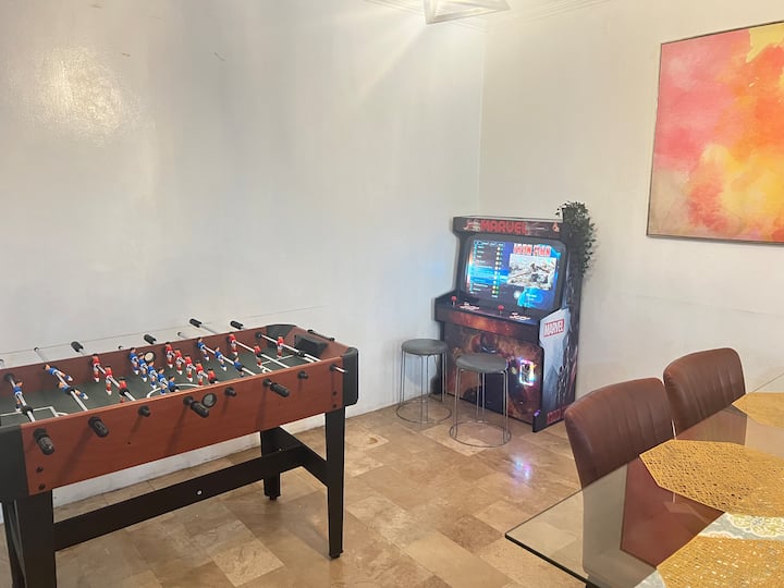 House B 3br W/arcade Fooseball Along Commonwealth - Marikina