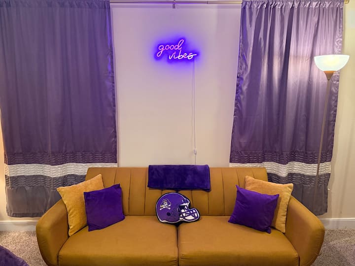 The Pirate Palace - 1 Bedroom Home W/ Free Parking - Greenville, NC