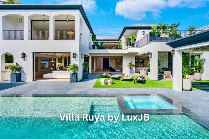 Villa Ruya By Luxjb | Mega Mansion | Maid & Chef - Santa Monica, CA