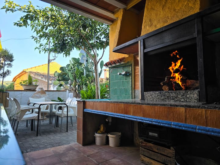 Casa Rural Chimenea, Piscina E Hidromasaje - Yeste