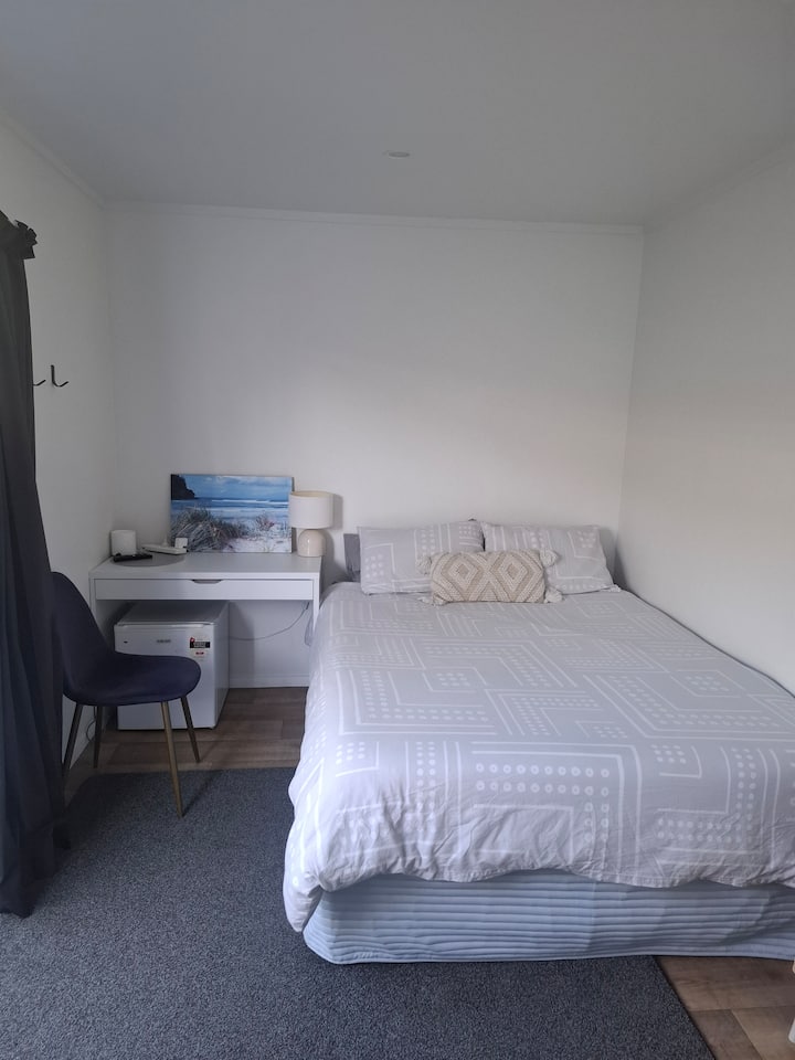 Tui Hideaway - Sleepout Studio In Mount Maunganui - Mount Maunganui
