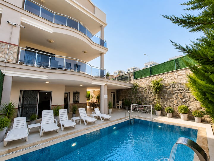 Villa Familiale Spacieuse Avec Piscine Privée - Kuşadası
