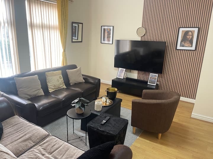 3-bed Apartment – Near Old Trafford & More - Manchester