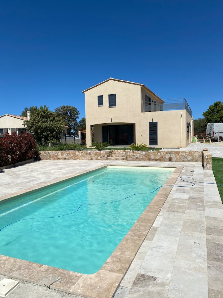 Villa T 5 , 8 Places  , Clim  , Piscine - Belgodère
