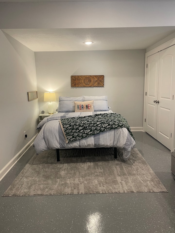 Private Patio Room Near Kc - Kansas City, MO