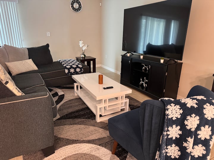 Cheerful 3-bedroom Townhouse - Kissimmee