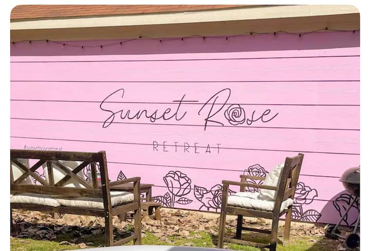 Sunset Rose Retreat - Rowlett, TX