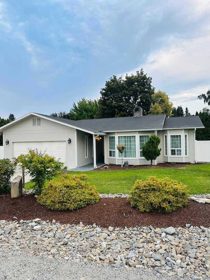 Charming East Wenatchee Getaway With Rv Parking - Mission Ridge Ski Resort, WA