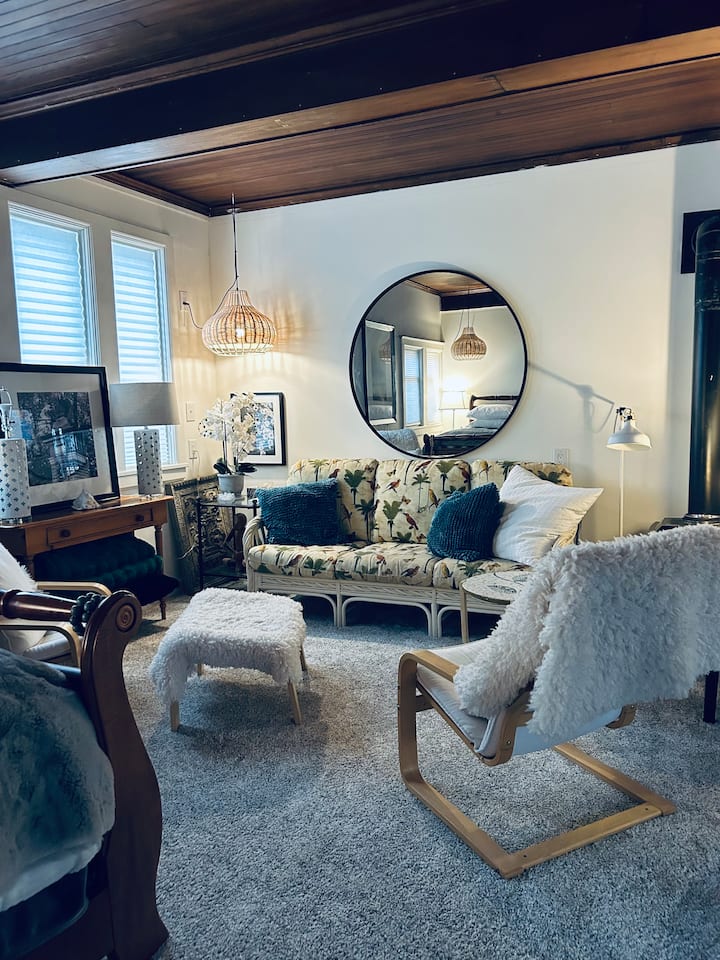 Boutique Rustic Zen Cottage.quaint, Private. $99 - Brantford