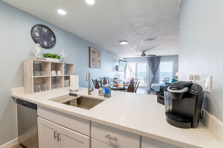 Beachfront Condo|pickleball|2bd 2ba|wifi - Galveston, TX