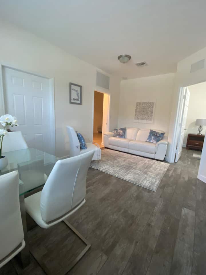 Lovely One Bedroom Apartment, Private Entrance - Homestead, FL