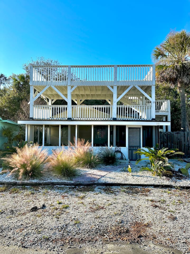 The Leafy Sea Dragon.
A North Beach Getaway. - Tybee Island, GA