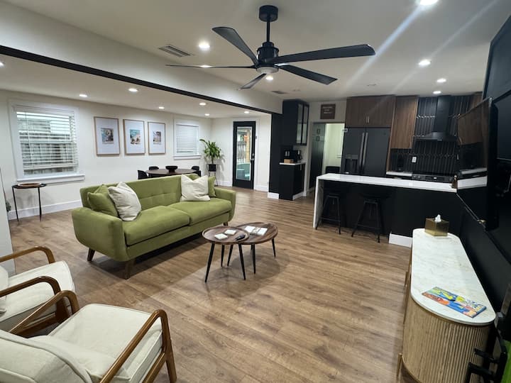 Modern Coastal Retreat - Tampa