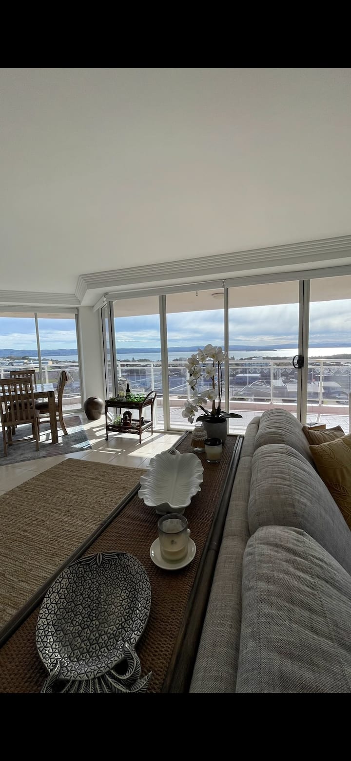 3 Bedroom Apartment With Stunning Views - The Entrance