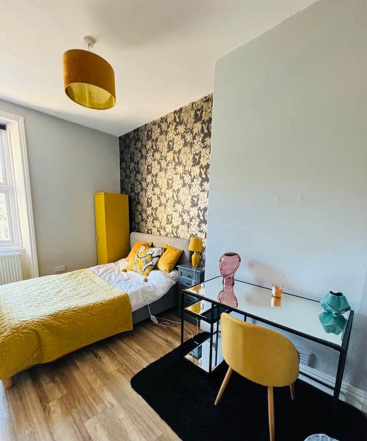 Fantastic Grey Room, Free Street Parking - Newcastle upon Tyne