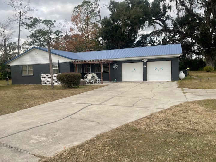 Hummingbird Hide-away - Branford, FL