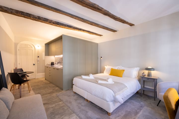 Boutique Central Studio Romantic Private Balcony - Porto, Portugal