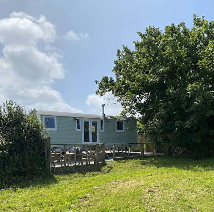 Delightful Unique Shepherds Hut With Rural Views - St Agnes