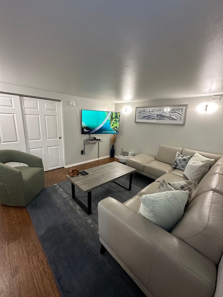 Seattle 2 Bedroom 1 Bath Over 900 Sq Ft! - Seattle, WA